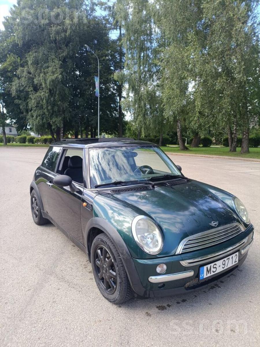 Black MINI Cooper 2002 in Bauska, with an engine capacity of 1.60 L and mileage of 228 thousand km for 1800 €, photo 4 on AUTOMOTO.COM.LV