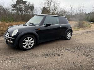 Melns MINI Cooper 2003 Molėtai, ar dzinēja tilpumu 1.60 L un nobraukumu 223 tūkst. km par 550 €, foto  vietnē AUTOMOTO.COM.LV