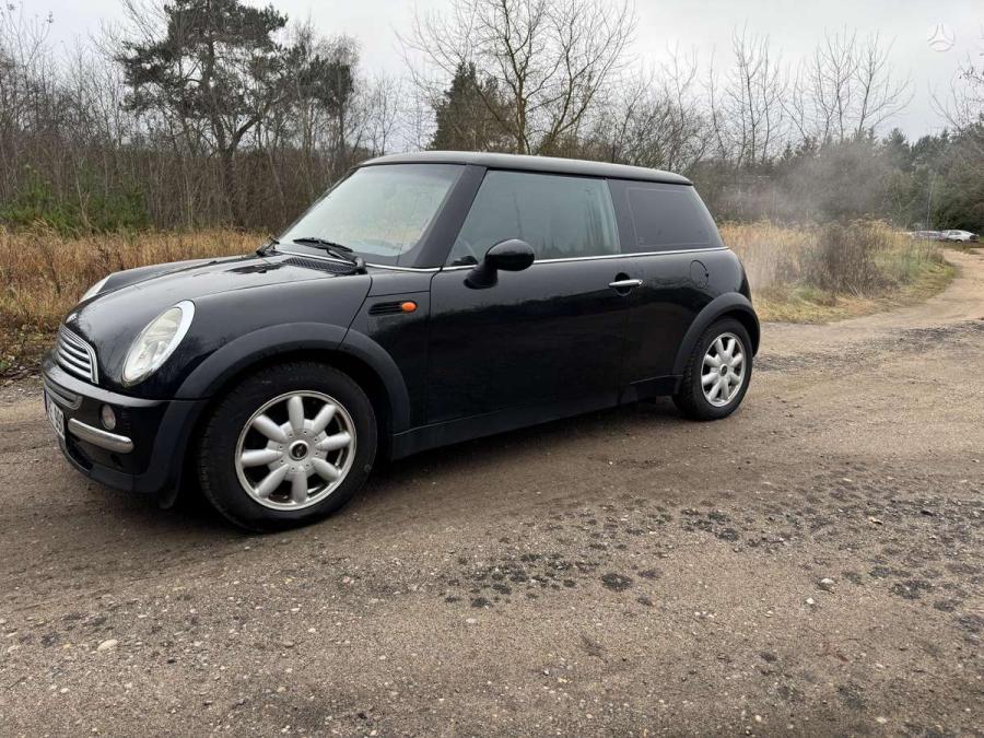 Melns MINI Cooper 2003 Molėtai, ar dzinēja tilpumu 1.60 L un nobraukumu 223 tūkst. km par 550 €, foto 1 vietnē AUTOMOTO.COM.LV