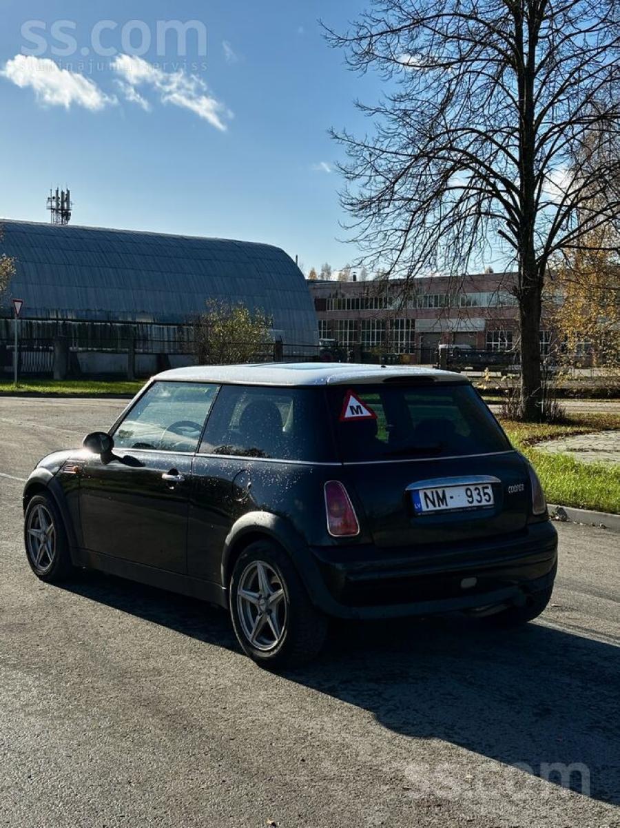 Melns MINI Cooper 2003 Jelgava, ar dzinēja tilpumu 1.60 L un nobraukumu 245 tūkst. km par 2500 €, foto 2 vietnē AUTOMOTO.COM.LV