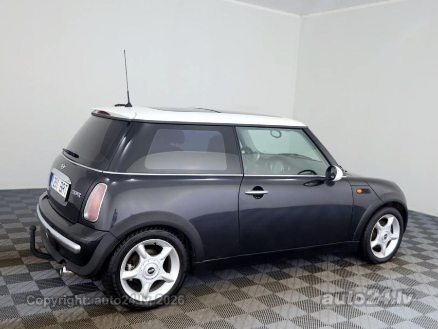 Black MINI Cooper 2003 in Tallinn, with an engine capacity of 1.60 L and mileage of 226 thousand km for 1599 €, photo 3 on AUTOMOTO.COM.LV