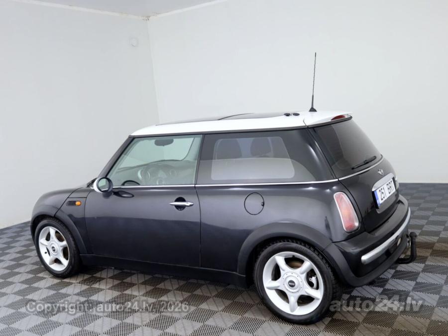 Black MINI Cooper 2003 in Tallinn, with an engine capacity of 1.60 L and mileage of 226 thousand km for 1599 €, photo 4 on AUTOMOTO.COM.LV