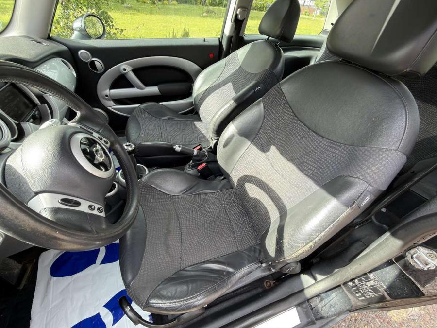 Melns MINI Cooper 2003 Viļņa, ar dzinēja tilpumu 1.60 L un nobraukumu 261 tūkst. km par 1150 €, foto 12 vietnē AUTOMOTO.COM.LV