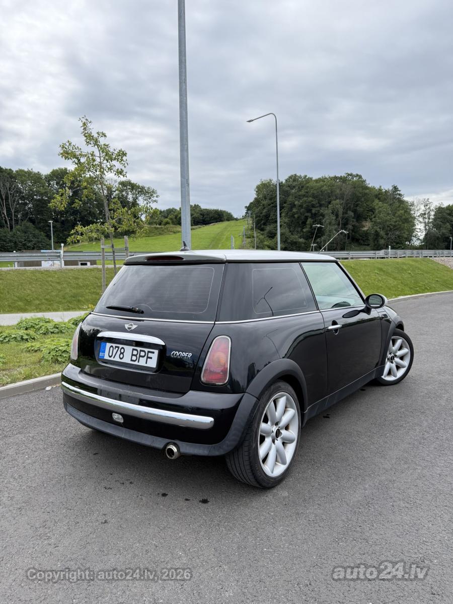 Black MINI Cooper 2004 in Tallinn, with an engine capacity of 1.60 L and mileage of 246 thousand km for 4200 €, photo 5 on AUTOMOTO.COM.LV