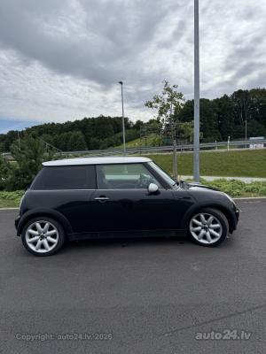 Black MINI Cooper 2004 in Tallinn, with an engine capacity of 1.60 L and mileage of 246 thousand km for 4200 €, photo 6 on AUTOMOTO.COM.LV