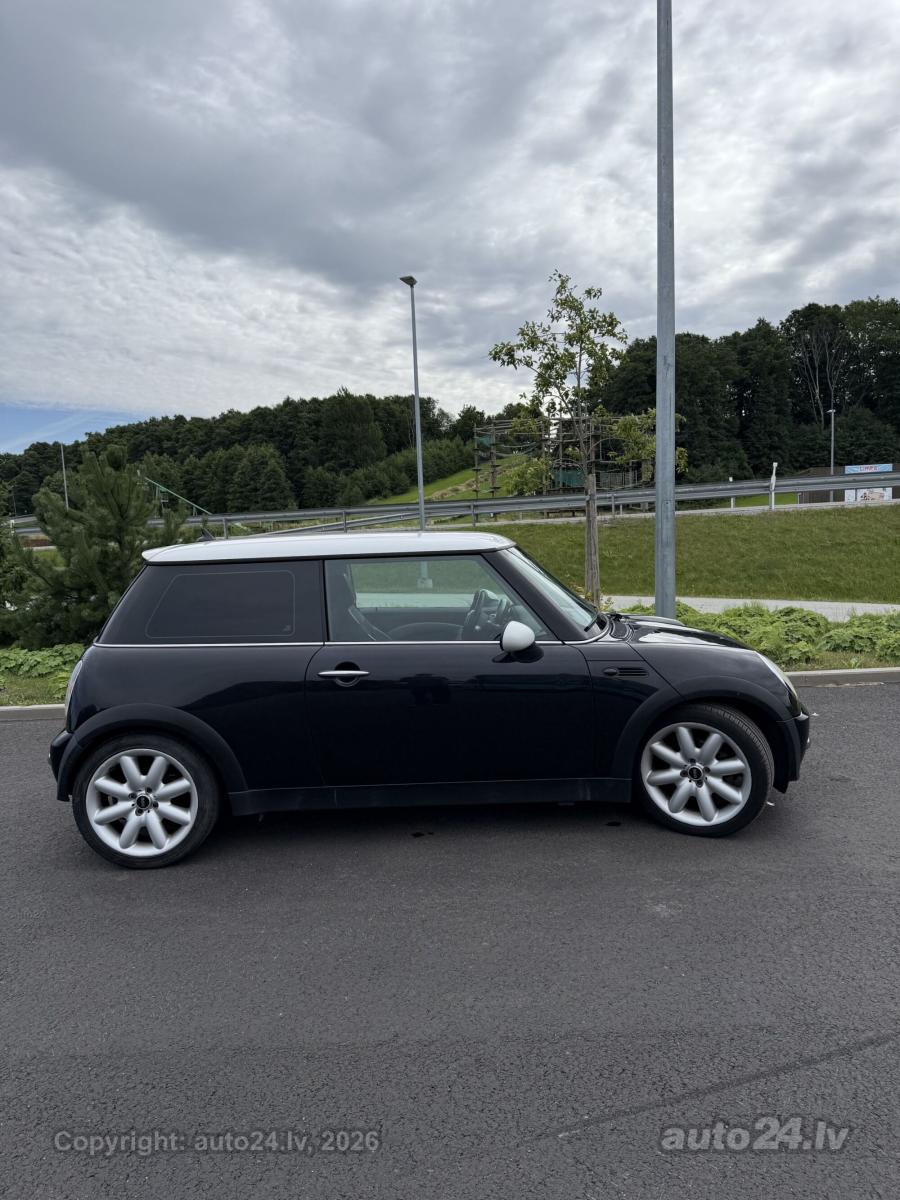 Black MINI Cooper 2004 in Tallinn, with an engine capacity of 1.60 L and mileage of 246 thousand km for 4200 €, photo 6 on AUTOMOTO.COM.LV