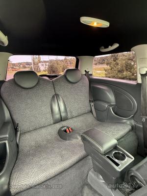Black MINI Cooper 2004 in Tallinn, with an engine capacity of 1.60 L and mileage of 246 thousand km for 4200 €, photo 9 on AUTOMOTO.COM.LV