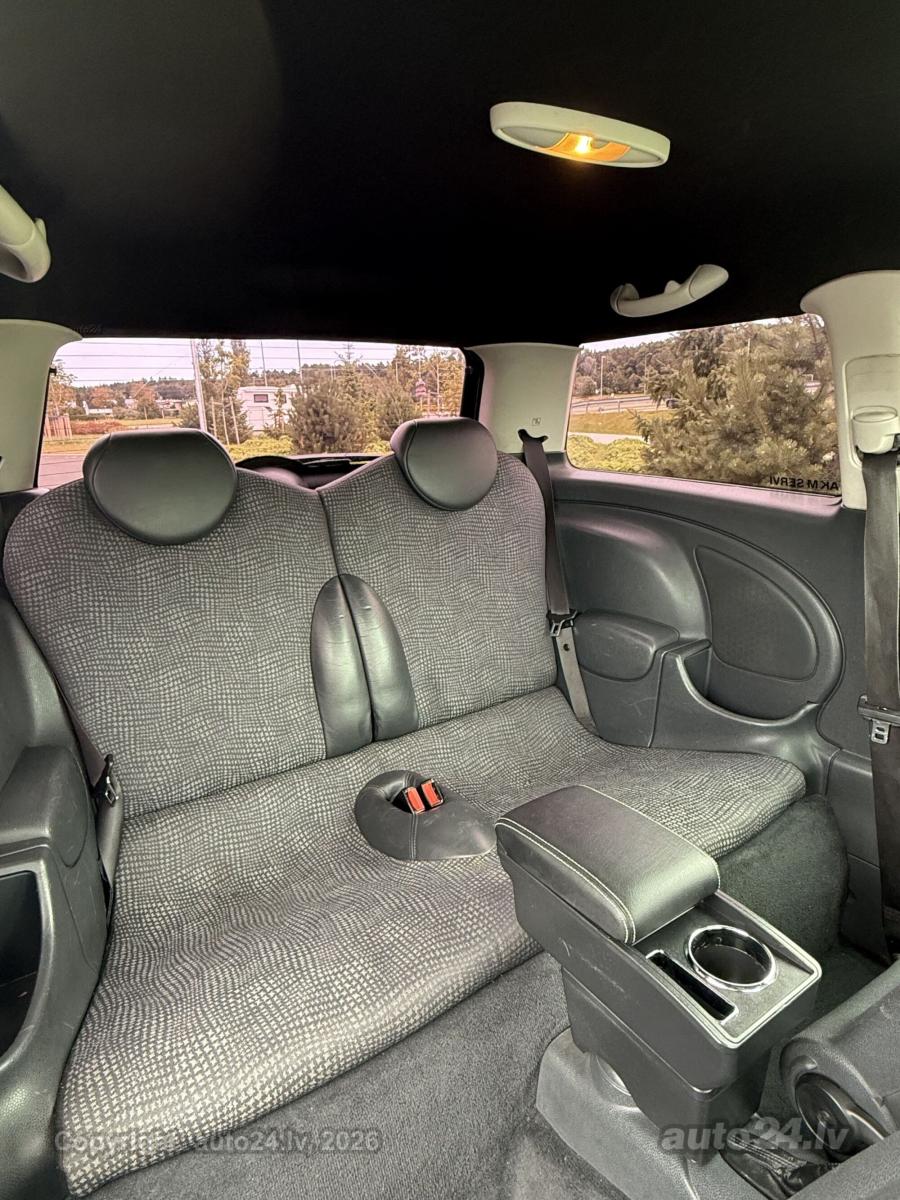 Black MINI Cooper 2004 in Tallinn, with an engine capacity of 1.60 L and mileage of 246 thousand km for 4200 €, photo 9 on AUTOMOTO.COM.LV