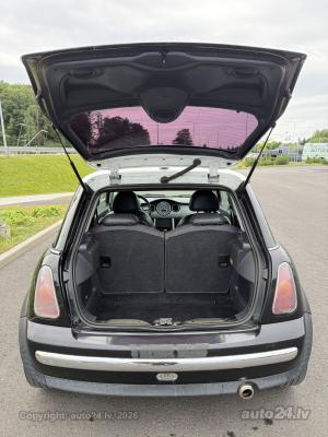 Black MINI Cooper 2004 in Tallinn, with an engine capacity of 1.60 L and mileage of 246 thousand km for 4200 €, photo 10 on AUTOMOTO.COM.LV