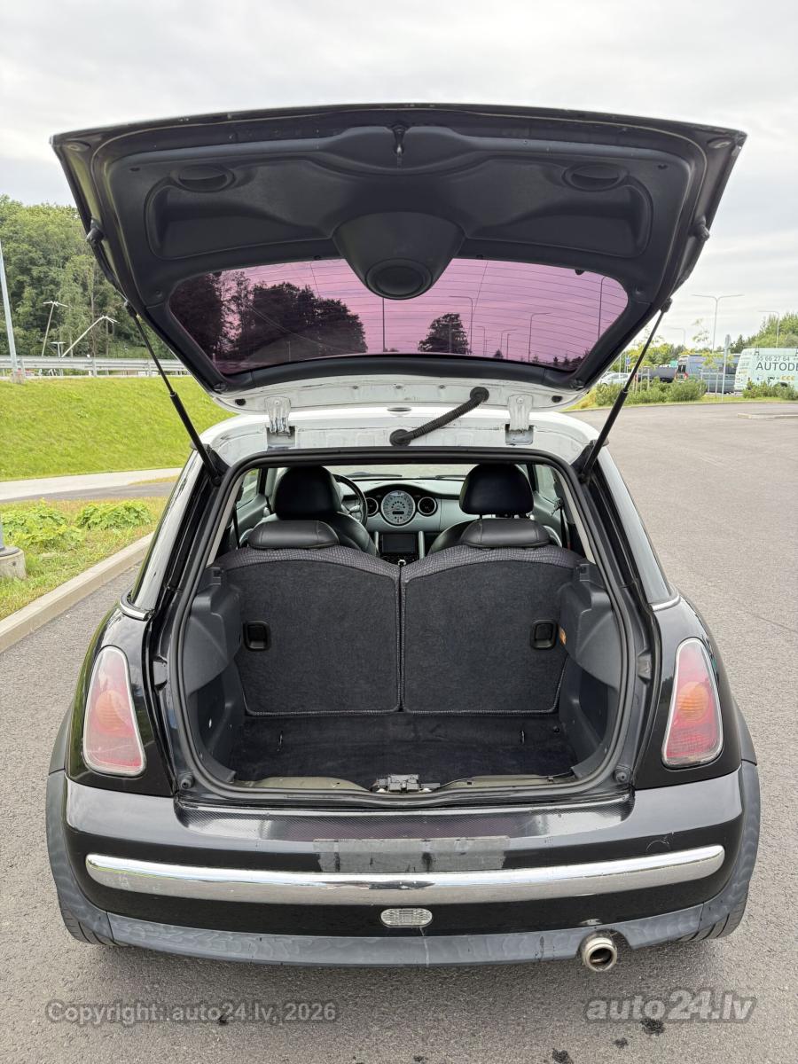 Black MINI Cooper 2004 in Tallinn, with an engine capacity of 1.60 L and mileage of 246 thousand km for 4200 €, photo 10 on AUTOMOTO.COM.LV