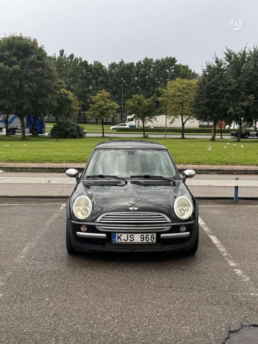 Black MINI Cooper 2004 in Klaipeda, with an engine capacity of 1.60 L and mileage of 316 thousand km for 799 €, photo 1 on AUTOMOTO.COM.LV