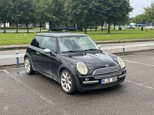 Black MINI Cooper 2004 in Klaipeda, with an engine capacity of 1.60 L and mileage of 316 thousand km for 799 €, photo 3 on AUTOMOTO.COM.LV