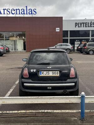 Black MINI Cooper 2004 in Klaipeda, with an engine capacity of 1.60 L and mileage of 316 thousand km for 799 €, photo 8 on AUTOMOTO.COM.LV