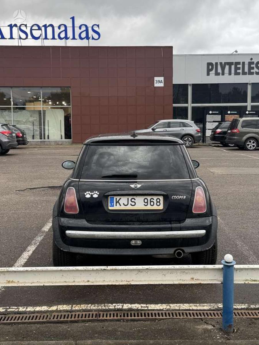 Black MINI Cooper 2004 in Klaipeda, with an engine capacity of 1.60 L and mileage of 316 thousand km for 799 €, photo 8 on AUTOMOTO.COM.LV
