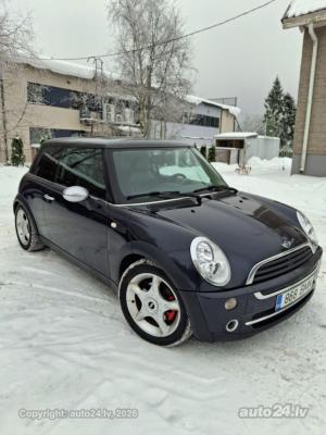 Black MINI Cooper 2005 in Tallinn, with an engine capacity of 1.60 L and mileage of 216 thousand km for 2800 €, photo 3 on AUTOMOTO.COM.LV