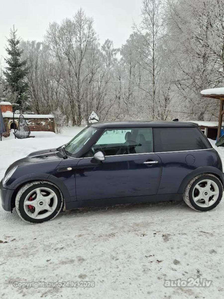 Black MINI Cooper 2005 in Tallinn, with an engine capacity of 1.60 L and mileage of 216 thousand km for 2800 €, photo 7 on AUTOMOTO.COM.LV