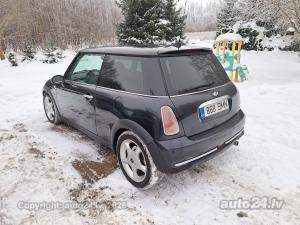 Black MINI Cooper 2005 in Tallinn, with an engine capacity of 1.60 L and mileage of 216 thousand km for 2800 €, photo 8 on AUTOMOTO.COM.LV
