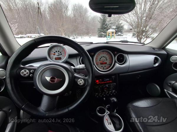 Melns MINI Cooper 2005 Tallina, ar dzinēja tilpumu 1.60 L un nobraukumu 216 tūkst. km par 2800 €, foto 11 vietnē AUTOMOTO.COM.LV