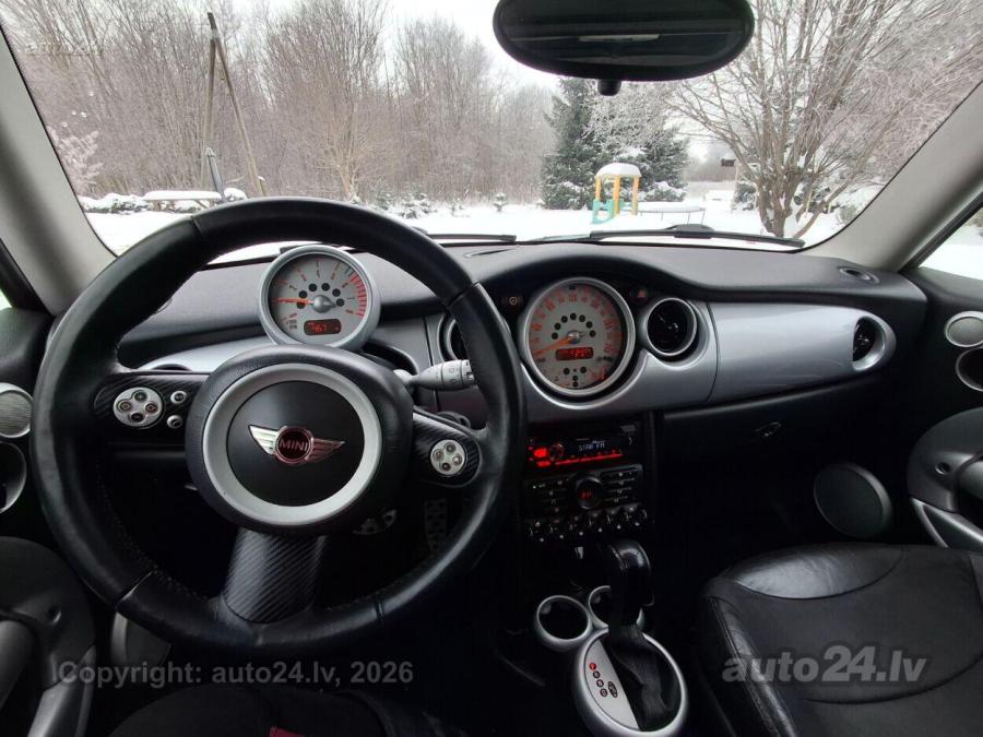Black MINI Cooper 2005 in Tallinn, with an engine capacity of 1.60 L and mileage of 216 thousand km for 2800 €, photo 11 on AUTOMOTO.COM.LV