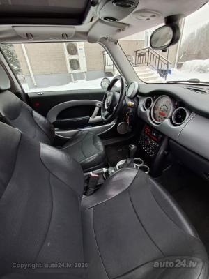 Black MINI Cooper 2005 in Tallinn, with an engine capacity of 1.60 L and mileage of 216 thousand km for 2800 €, photo 12 on AUTOMOTO.COM.LV