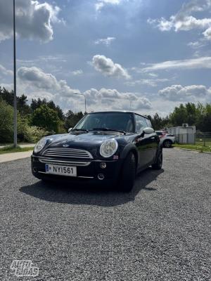 Melns MINI Cooper 2005 Viļņa, ar dzinēja tilpumu 1.60 L un nobraukumu 248 tūkst. km par 2000 €, foto  vietnē AUTOMOTO.COM.LV