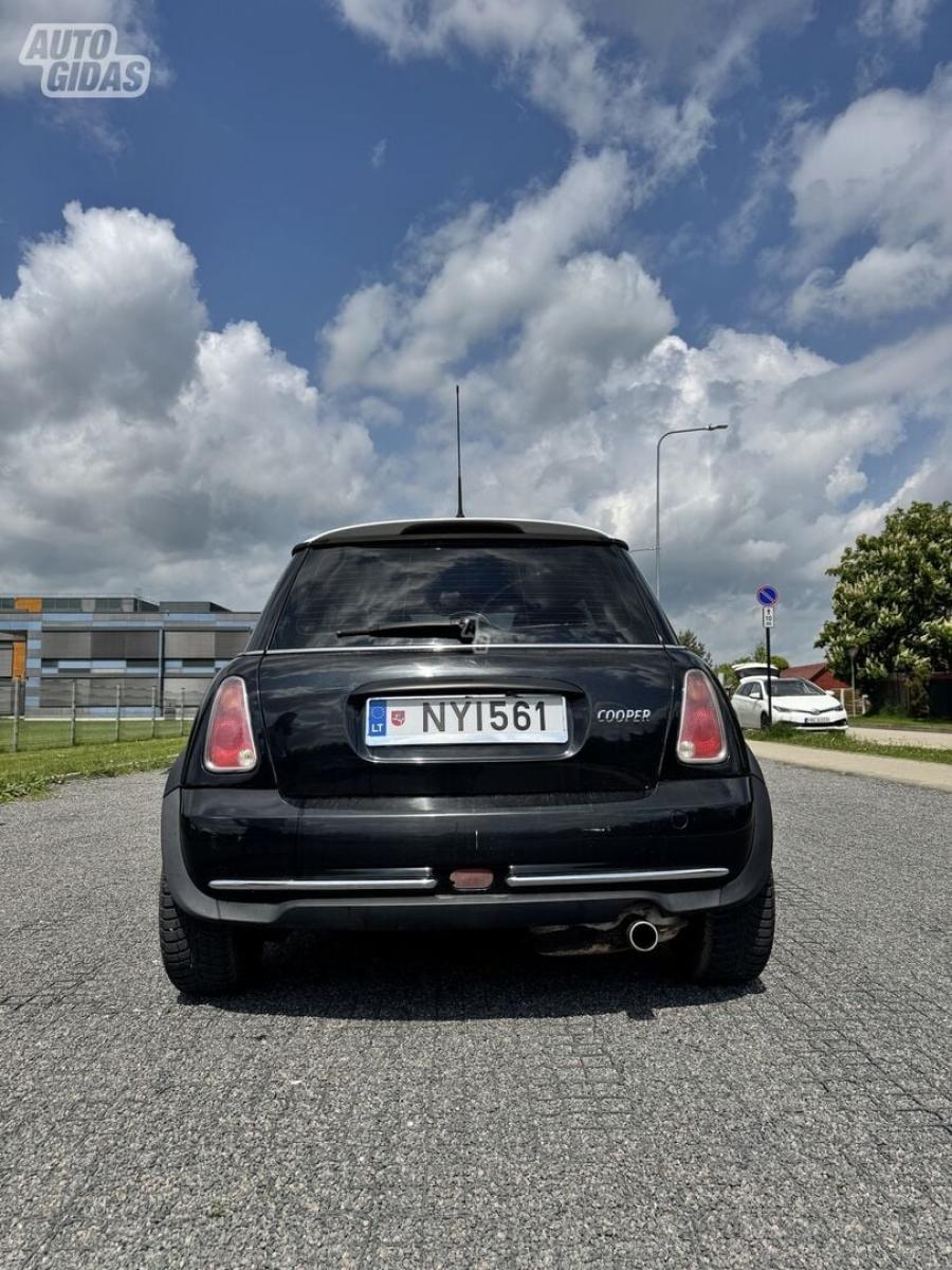 Melns MINI Cooper 2005 Viļņa, ar dzinēja tilpumu 1.60 L un nobraukumu 248 tūkst. km par 2000 €, foto 12 vietnē AUTOMOTO.COM.LV