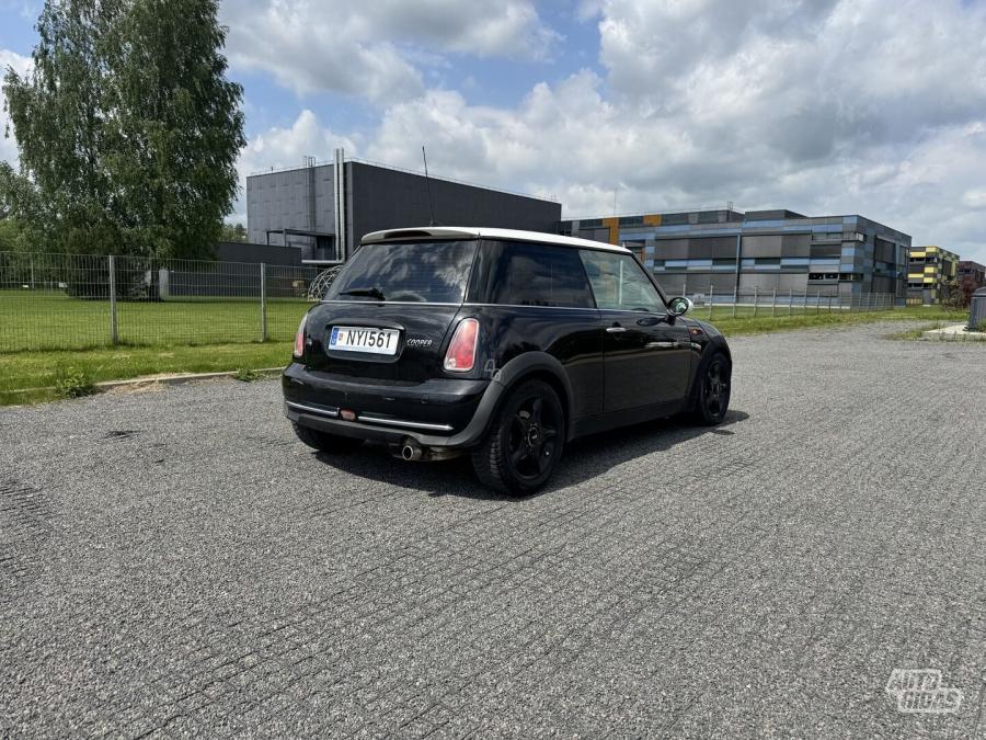 Melns MINI Cooper 2005 Viļņa, ar dzinēja tilpumu 1.60 L un nobraukumu 248 tūkst. km par 2000 €, foto 14 vietnē AUTOMOTO.COM.LV