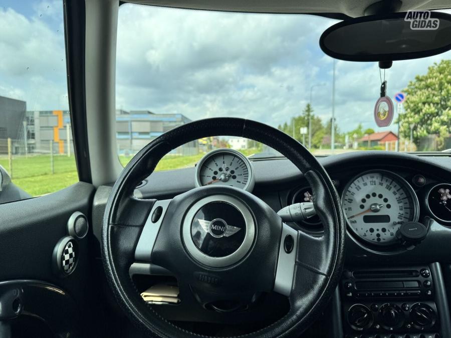 Melns MINI Cooper 2005 Viļņa, ar dzinēja tilpumu 1.60 L un nobraukumu 248 tūkst. km par 2000 €, foto 20 vietnē AUTOMOTO.COM.LV