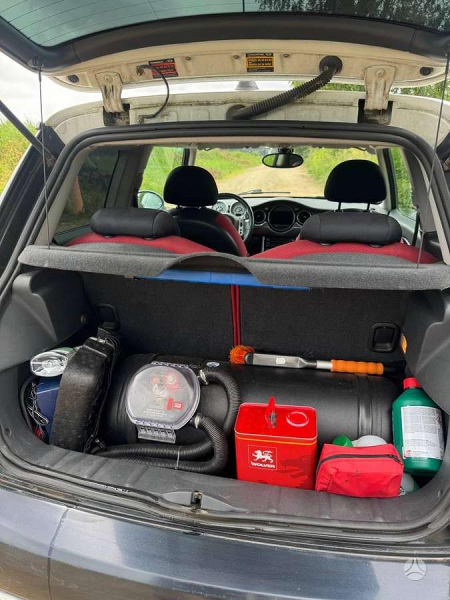Melns MINI Cooper 2005 Viļņa, ar dzinēja tilpumu 1.60 L un nobraukumu 163 tūkst. km par 950 €, foto 29 vietnē AUTOMOTO.COM.LV
