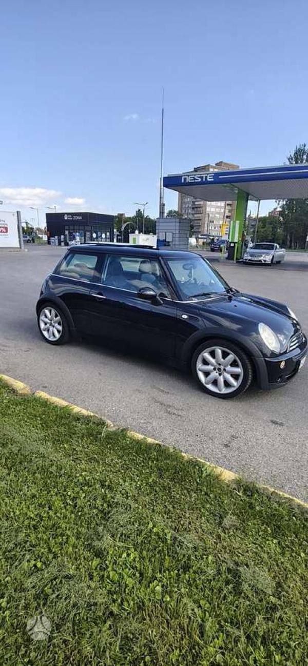 Black MINI Cooper 2005 in Kaunas, with an engine capacity of 1.60 L and mileage of 190 thousand km for 1070 €, photo 5 on AUTOMOTO.COM.LV