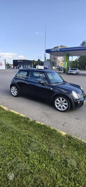 Black MINI Cooper 2005 in Kaunas, with an engine capacity of 1.60 L and mileage of 190 thousand km for 1070 €, photo 6 on AUTOMOTO.COM.LV