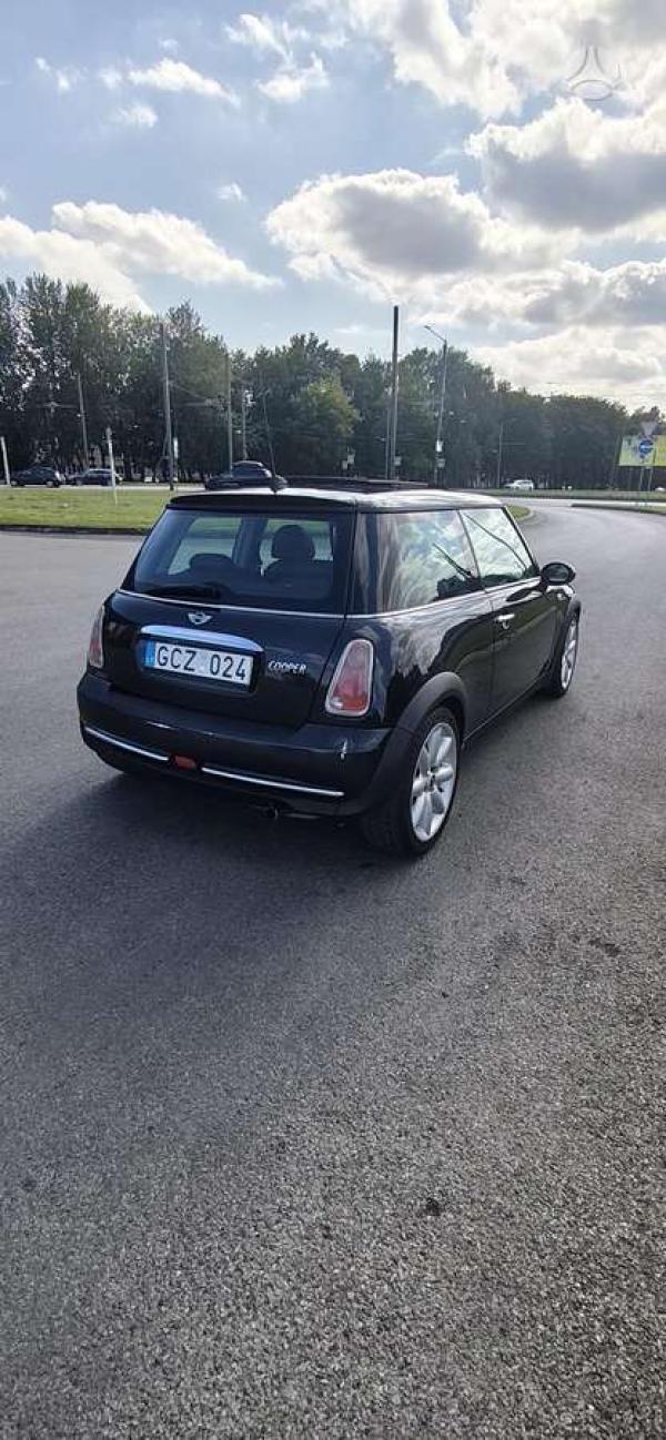 Black MINI Cooper 2005 in Kaunas, with an engine capacity of 1.60 L and mileage of 190 thousand km for 1070 €, photo 6 on AUTOMOTO.COM.LV