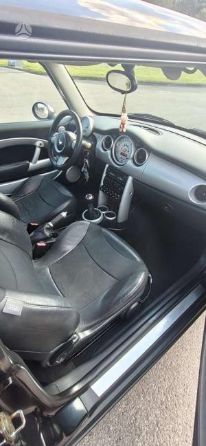 Black MINI Cooper 2005 in Kaunas, with an engine capacity of 1.60 L and mileage of 190 thousand km for 1070 €, photo 10 on AUTOMOTO.COM.LV