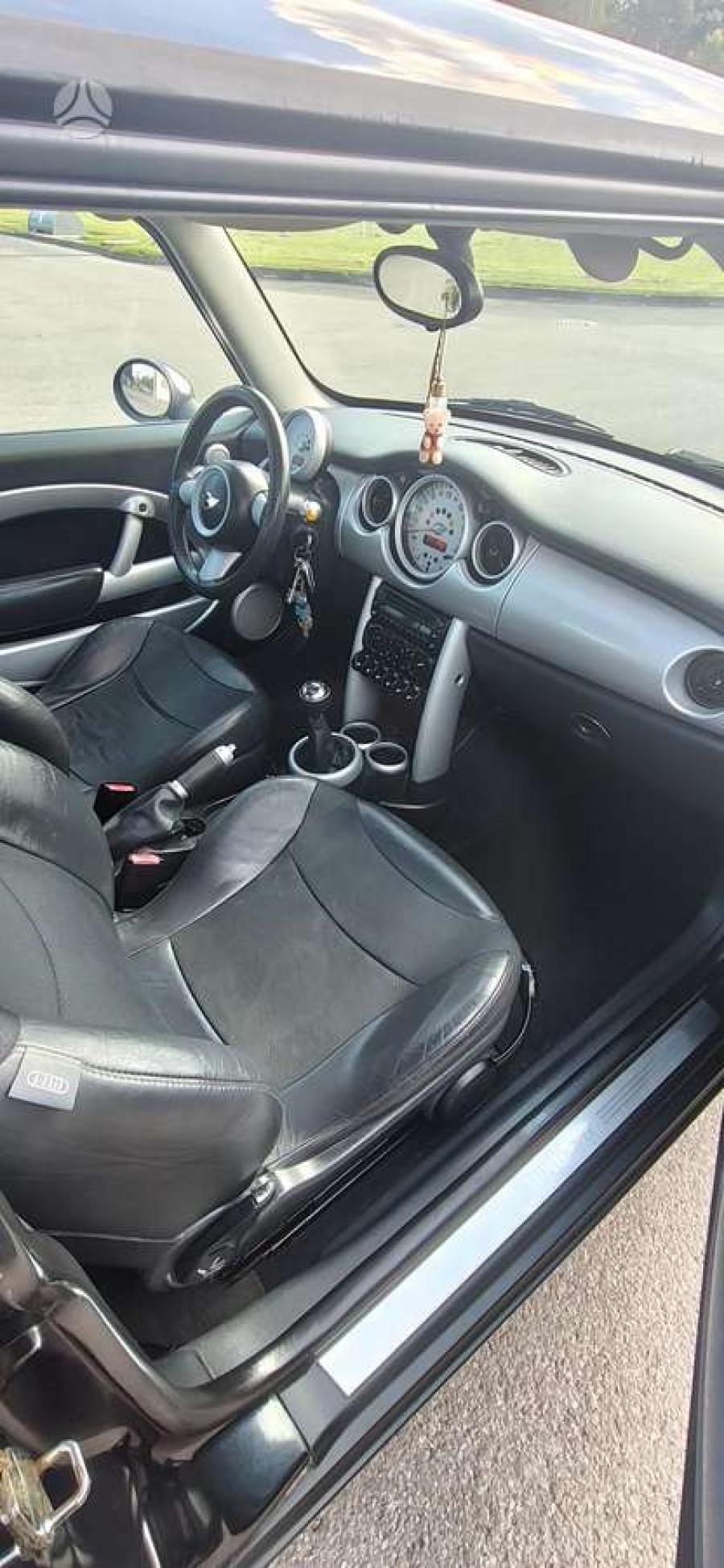 Black MINI Cooper 2005 in Kaunas, with an engine capacity of 1.60 L and mileage of 190 thousand km for 1070 €, photo 10 on AUTOMOTO.COM.LV