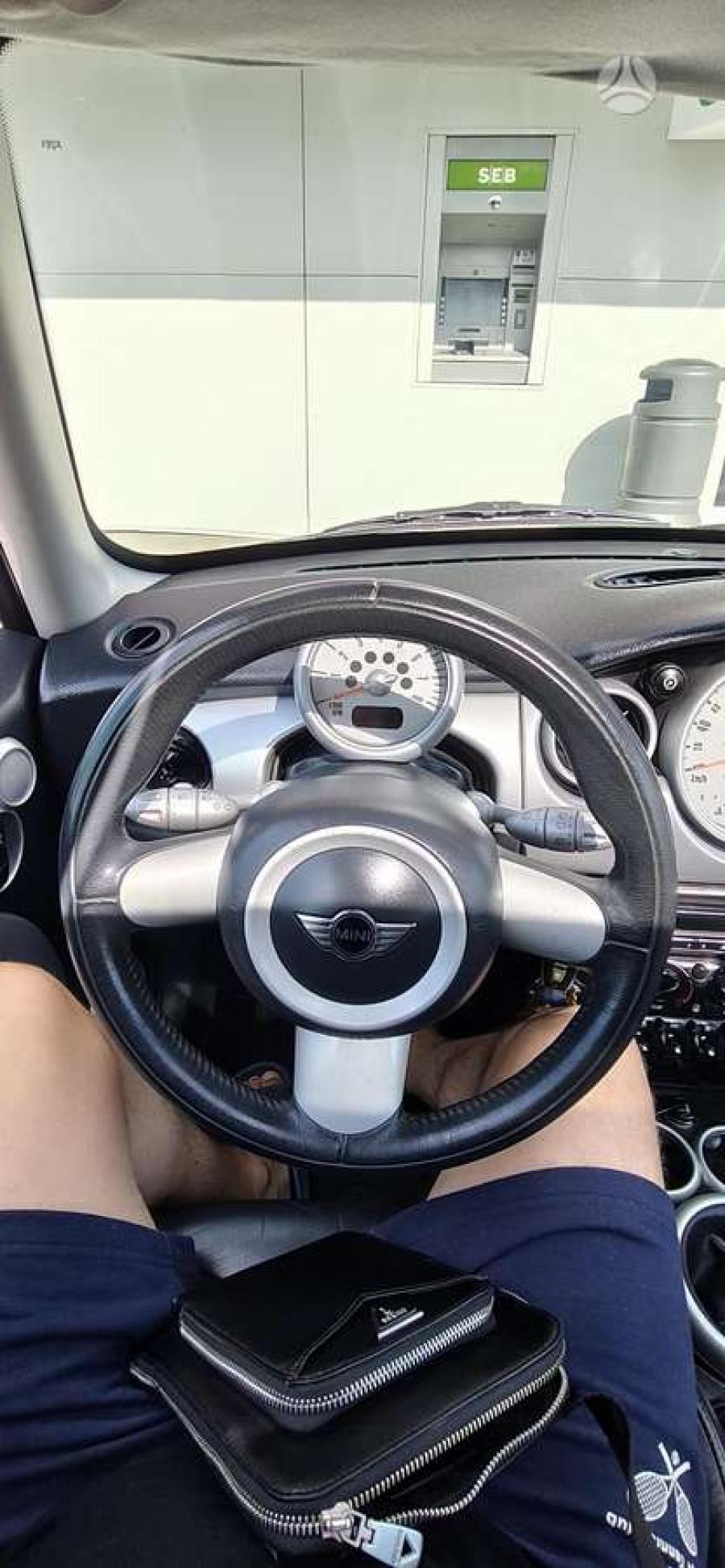 Black MINI Cooper 2005 in Kaunas, with an engine capacity of 1.60 L and mileage of 190 thousand km for 1070 €, photo 14 on AUTOMOTO.COM.LV