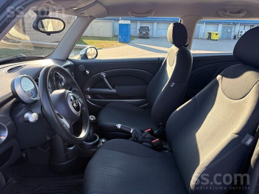 Melns MINI Cooper 2006 Liepāja, ar dzinēja tilpumu 1.60 L un nobraukumu 179 tūkst. km par 2500 €, foto 10 vietnē AUTOMOTO.COM.LV