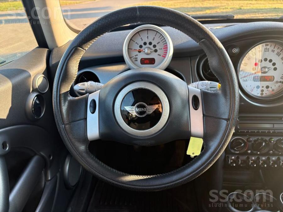 Melns MINI Cooper 2006 Liepāja, ar dzinēja tilpumu 1.60 L un nobraukumu 179 tūkst. km par 2500 €, foto 12 vietnē AUTOMOTO.COM.LV