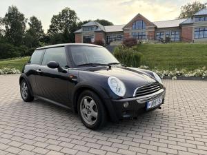 Melns MINI Cooper 2006 Viļņa, ar dzinēja tilpumu 1.45 L un nobraukumu 257 tūkst. km par 900 €, foto  vietnē AUTOMOTO.COM.LV