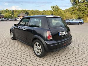 Black MINI Cooper 2006 in Vilnius, with an engine capacity of 1.40 L and mileage of 257 thousand km for 900 €, photo 6 on AUTOMOTO.COM.LV