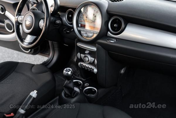 Melns MINI Cooper 2007 Tallina, ar dzinēja tilpumu 1.60 L un nobraukumu 224 tūkst. km par 2500 €, foto 11 vietnē AUTOMOTO.COM.LV