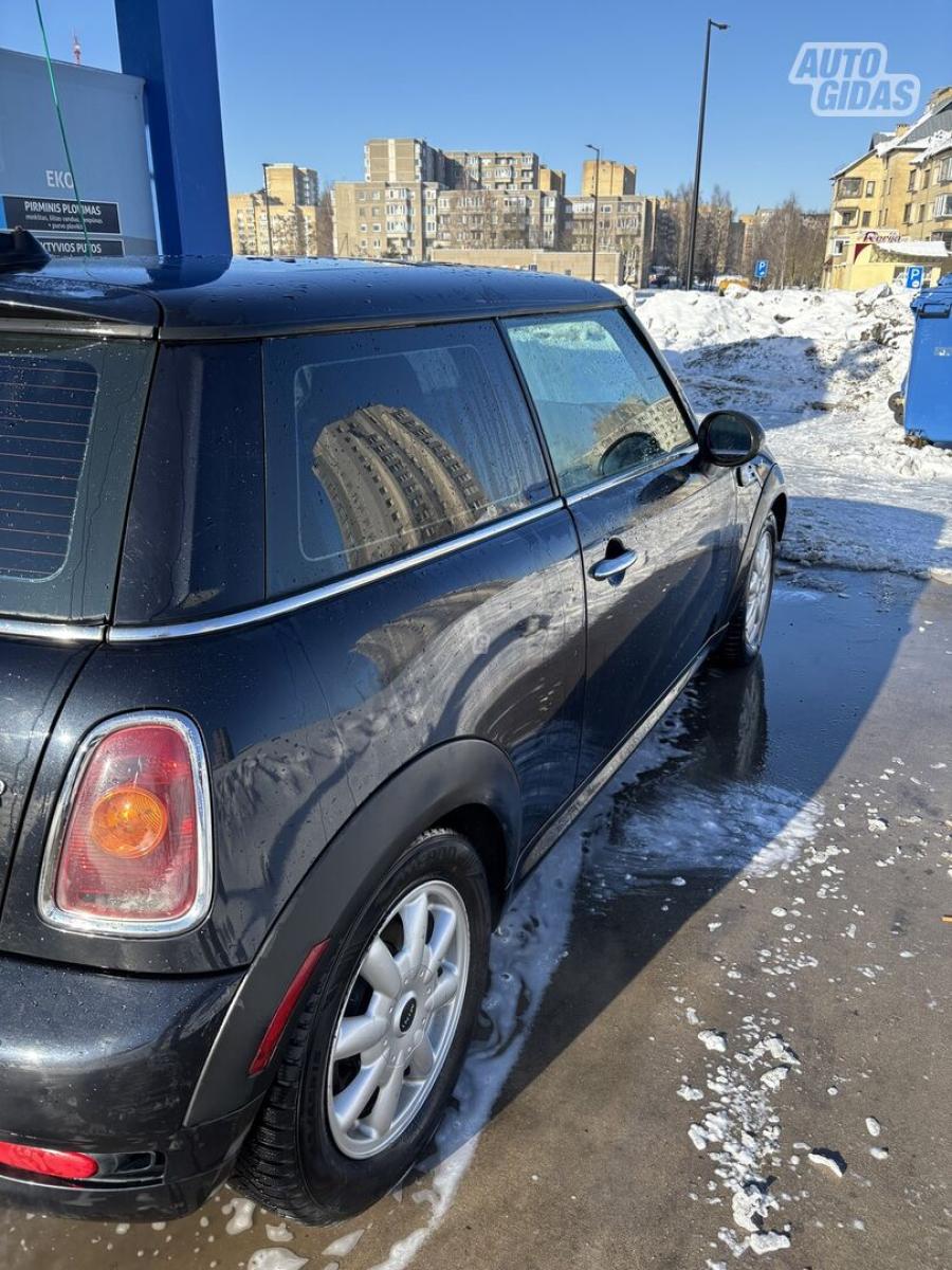 Melns MINI Cooper 2007 Alīta, ar dzinēja tilpumu 1.60 L un nobraukumu 183 tūkst. km par 1350 €, foto 4 vietnē AUTOMOTO.COM.LV