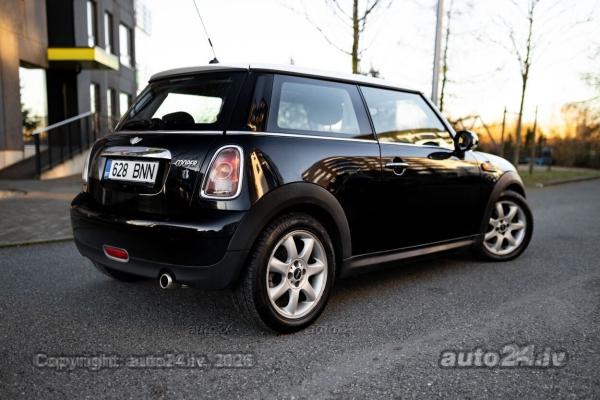 Black MINI Cooper 2007 in Tallinn, with an engine capacity of 1.60 L and mileage of 226 thousand km for 2699 €, photo 4 on AUTOMOTO.COM.LV