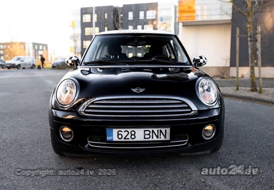 Black MINI Cooper 2007 in Tallinn, with an engine capacity of 1.60 L and mileage of 226 thousand km for 2699 €, photo 6 on AUTOMOTO.COM.LV