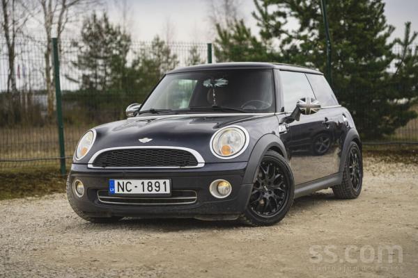 Black MINI Cooper 2007 in Riga, with an engine capacity of 1.60 L and mileage of 186 thousand km for 5490 €, photo 1 on AUTOMOTO.COM.LV
