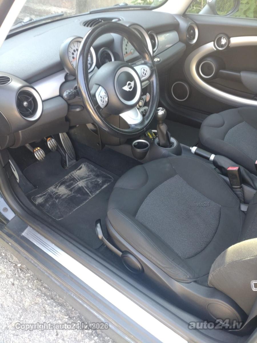 Black MINI Cooper 2007 in Rakvere, with an engine capacity of 1.60 L and mileage of 235 thousand km for 1999 €, photo 7 on AUTOMOTO.COM.LV