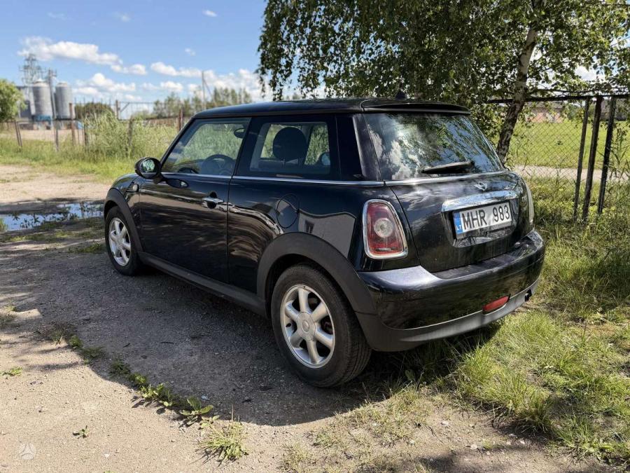 Black MINI Cooper 2007 in Radviliskis, with an engine capacity of 1.40 L and mileage of 145 thousand km for 1500 €, photo 4 on AUTOMOTO.COM.LV