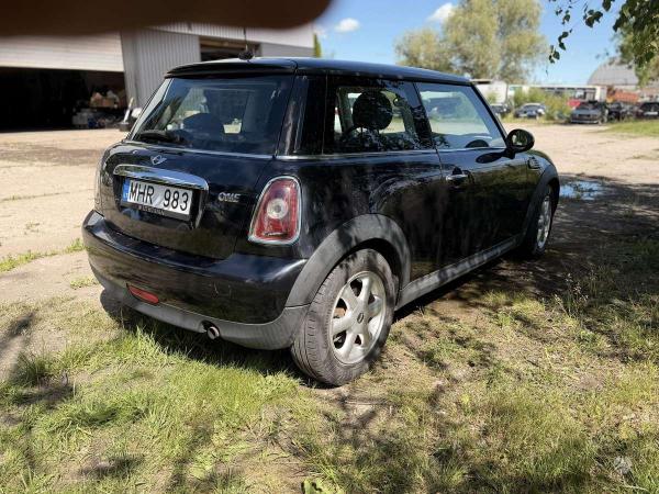 Black MINI Cooper 2007 in Radviliskis, with an engine capacity of 1.40 L and mileage of 145 thousand km for 1500 €, photo 4 on AUTOMOTO.COM.LV