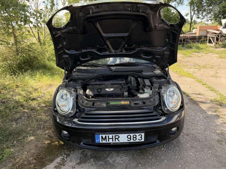 Black MINI Cooper 2007 in Radviliskis, with an engine capacity of 1.40 L and mileage of 145 thousand km for 1500 €, photo 6 on AUTOMOTO.COM.LV