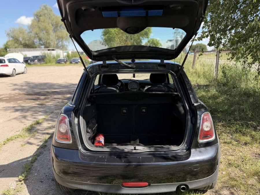 Black MINI Cooper 2007 in Radviliskis, with an engine capacity of 1.40 L and mileage of 145 thousand km for 1500 €, photo 7 on AUTOMOTO.COM.LV