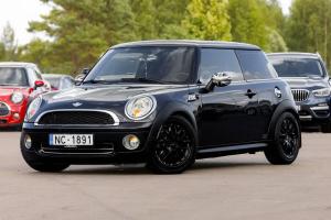 Melns MINI Cooper 2007 Jelgava, ar dzinēja tilpumu 1.60 L un nobraukumu 186 tūkst. km par 2700 €, foto  vietnē AUTOMOTO.COM.LV